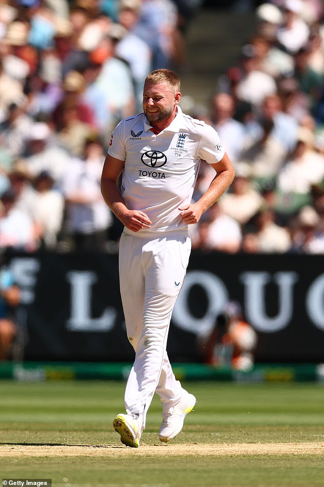 Golpes para a Inglaterra quando a lesão de Gus Atkinson o exclui do ...