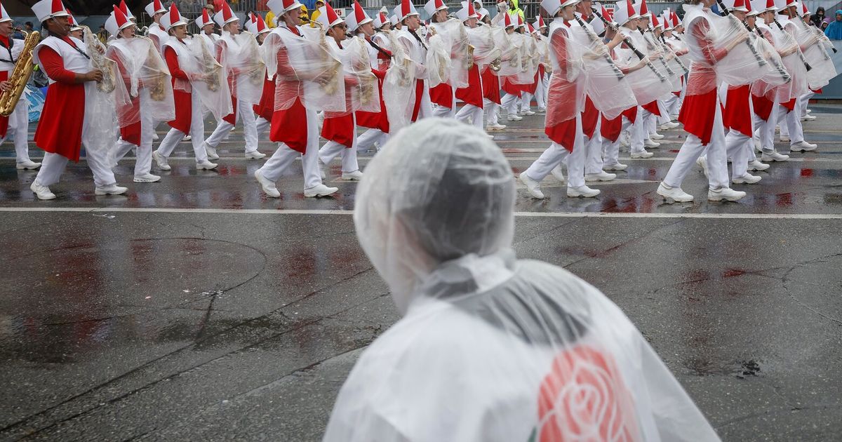 Na Califórnia, a chuva encharcou a Rose Parade e tempestades de neve ...