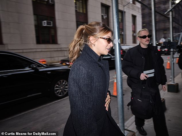 A ex-namorada de Jonathan Majors, Grace Jabbari, desmorona no tribunal ...